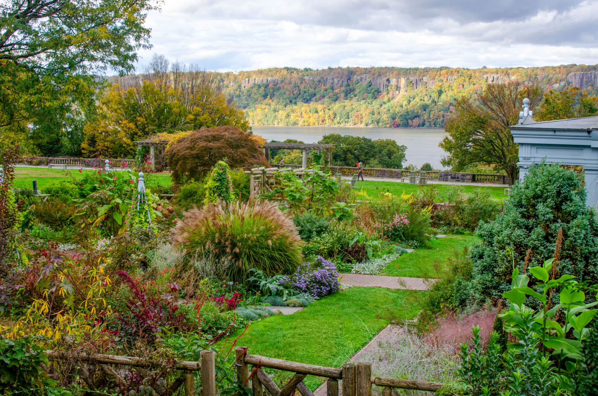 Book Talk: River: A Hudson Memoir with author Leslie Day - Wave Hill