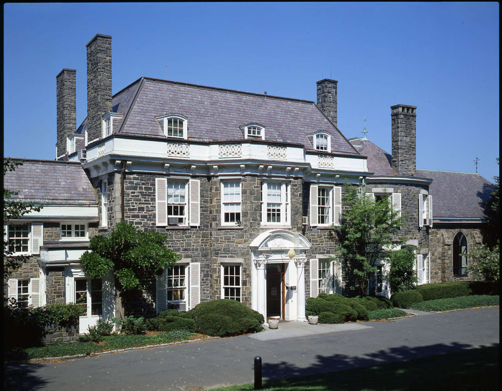 Historic Estate Homes - Wave Hill